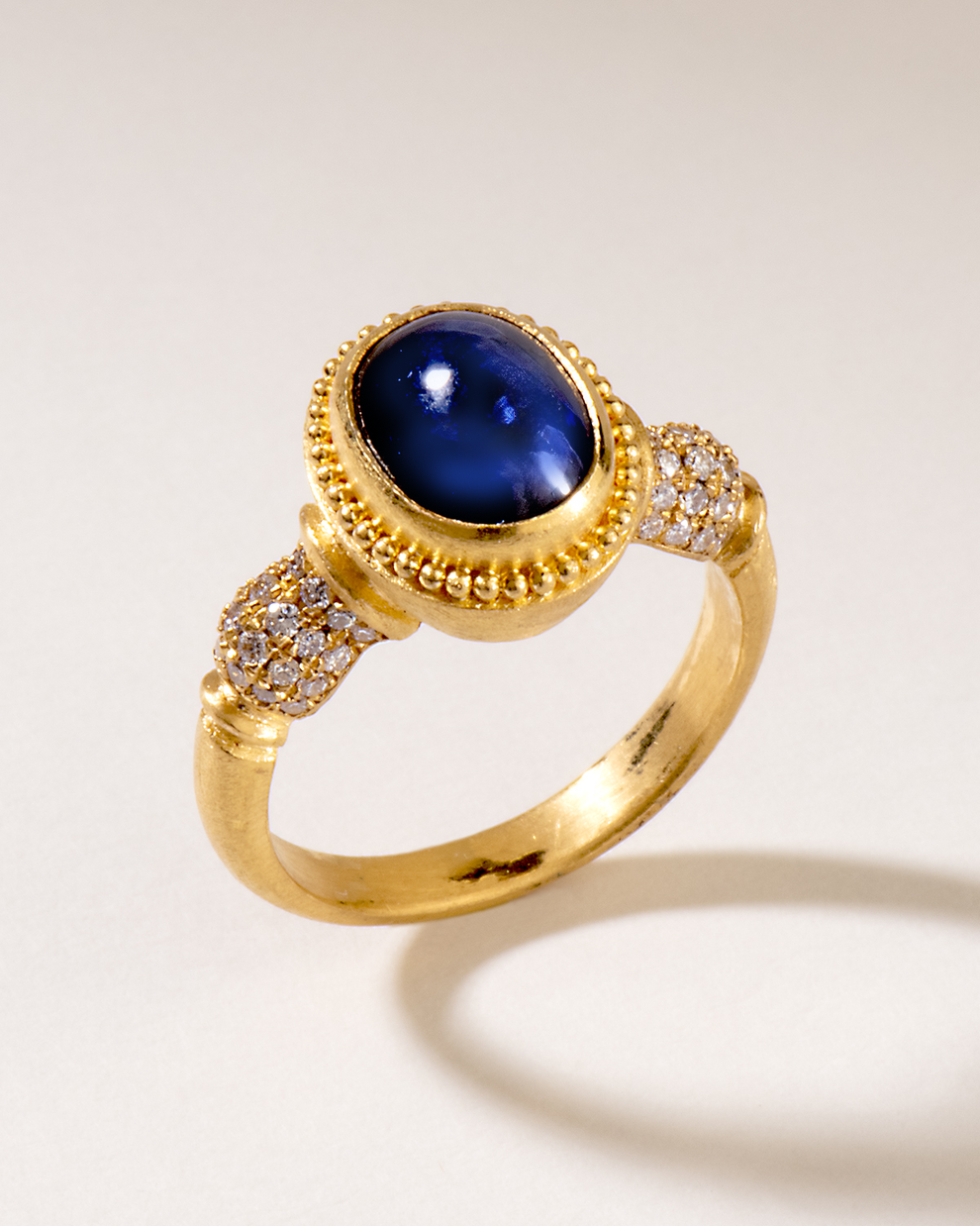 Amphora Sapphire Cabochon RIng - Buy Exquisite 24 Karat Jewelry | Cevherun